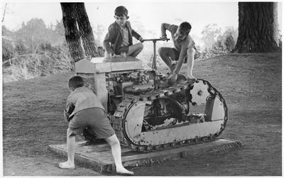 Children's playground - Hamilton Lake Domain - Hamilton Libraries ...
