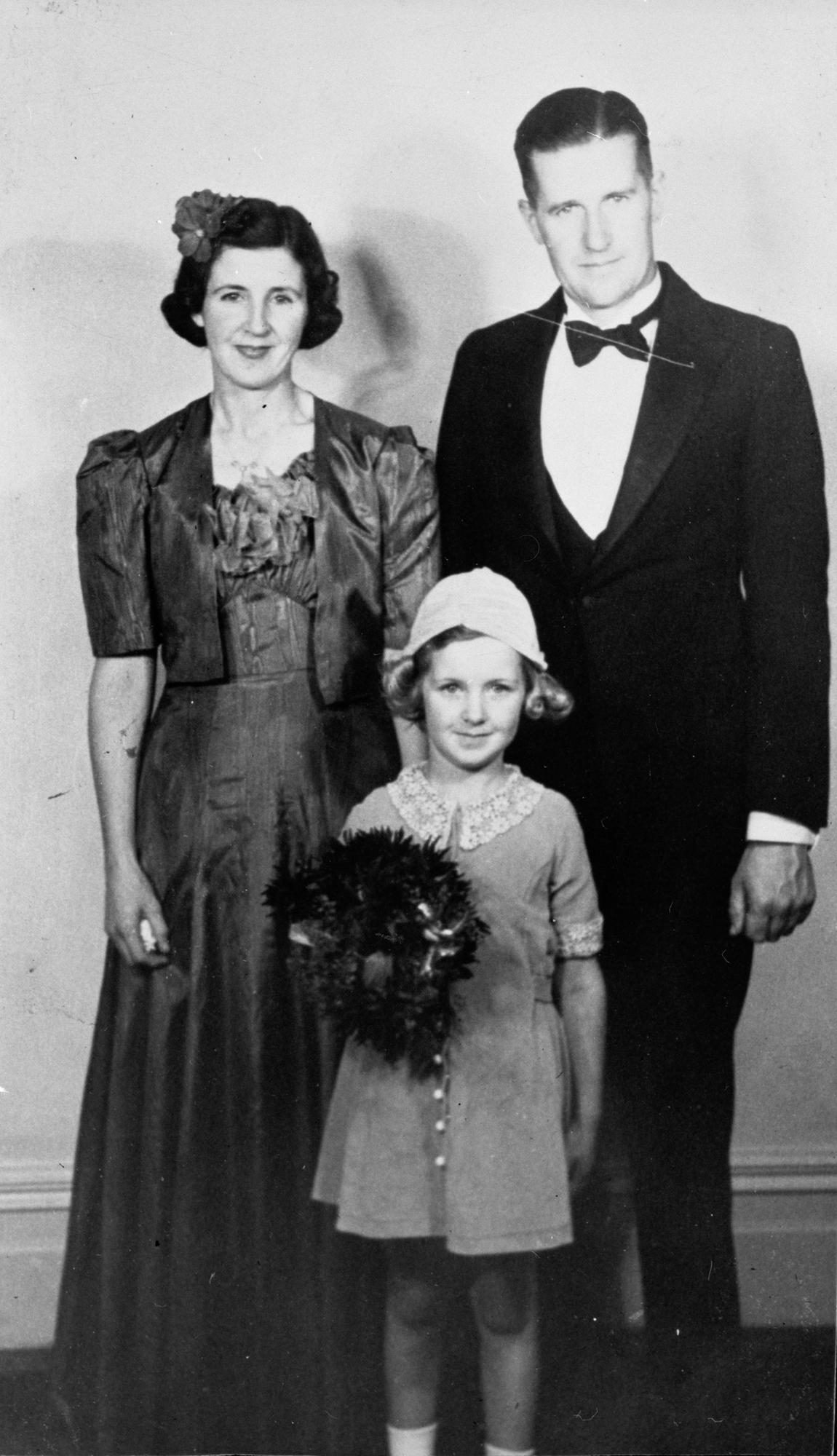 Mabel (née Innes) & Doug Wiseman & daughter Diana - Hamilton Libraries ...