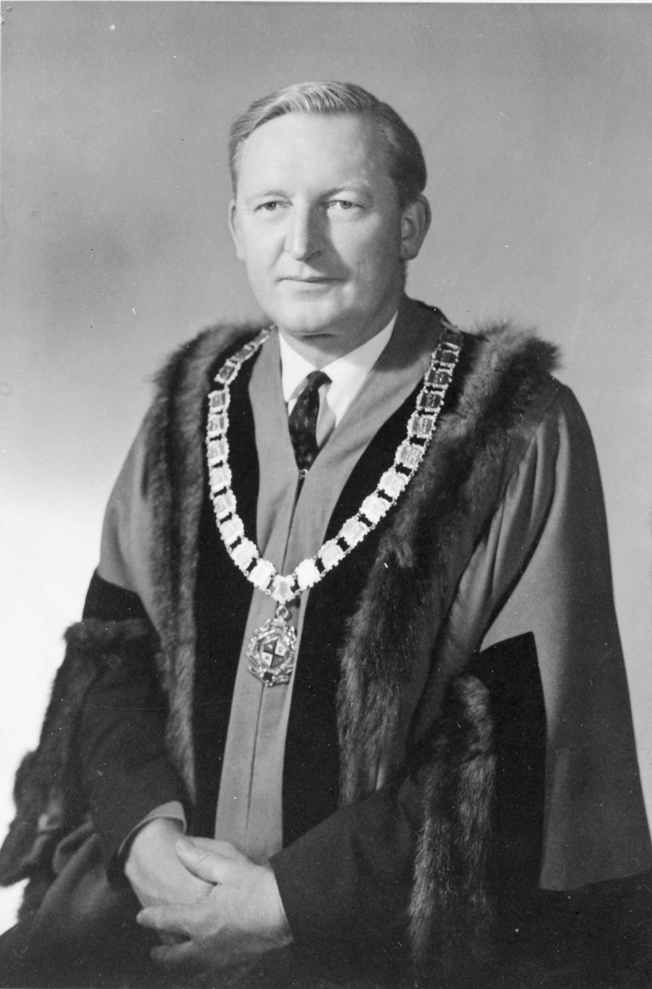 Mayor Dr Denis Rogers OBE ED - Hamilton Libraries Heritage Collection ...