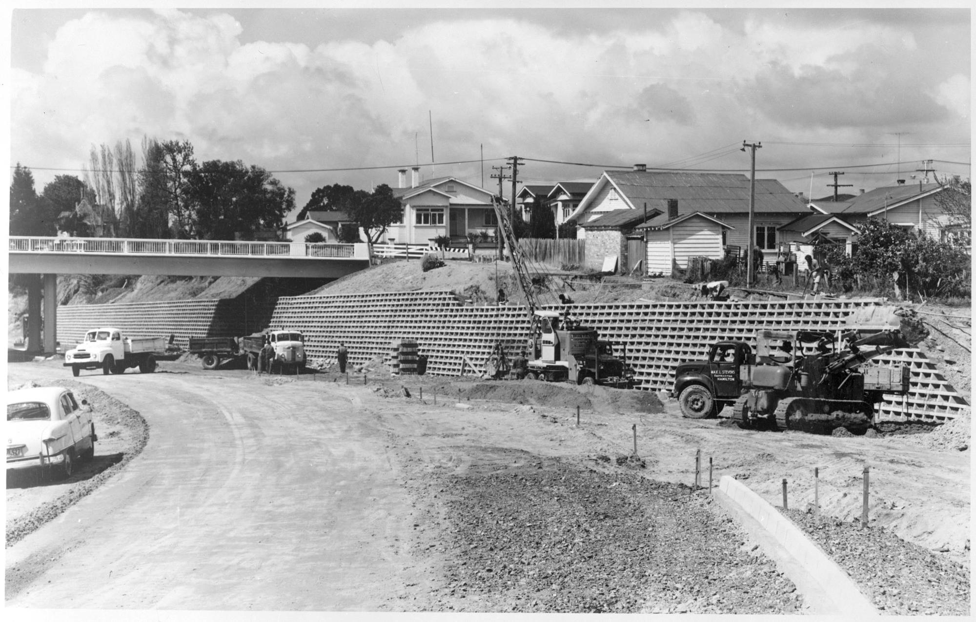 Construction of Cobham Drive - Hamilton Libraries Heritage Collection ...